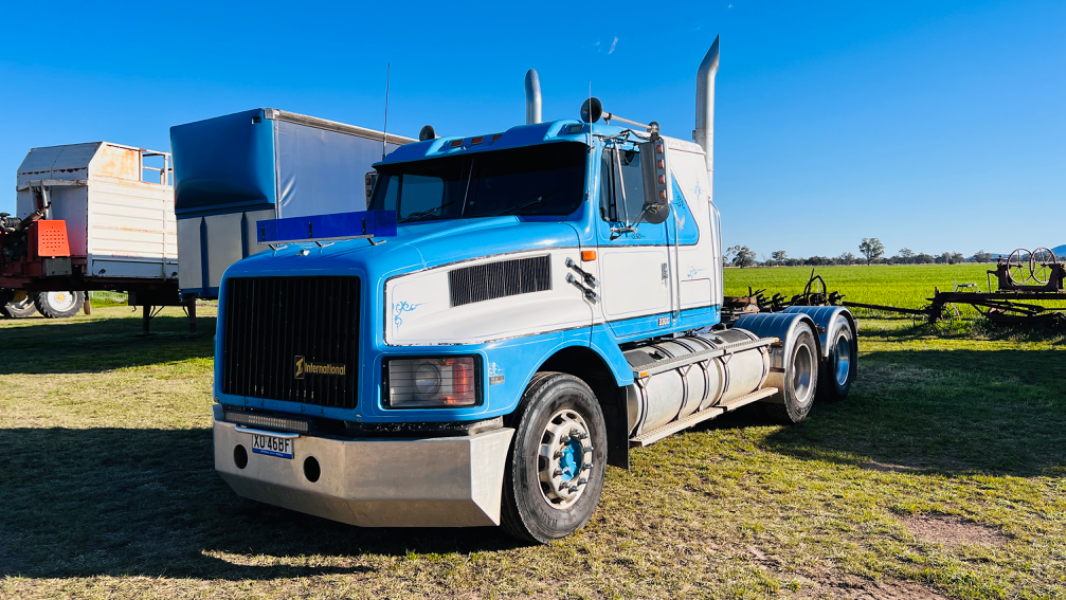 Lot 3 - 1997 International S-Line 3300 | AuctionsPlus