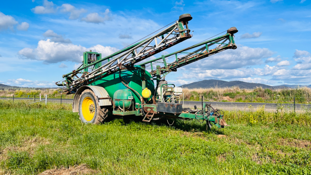 Lot 9 - Goldacres 5000L spray cart | AuctionsPlus