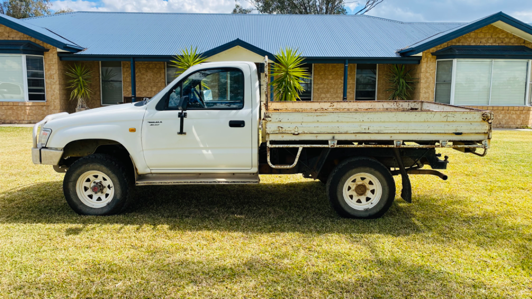 Lot 10 - 2003 Toyota Hilux 3L | AuctionsPlus