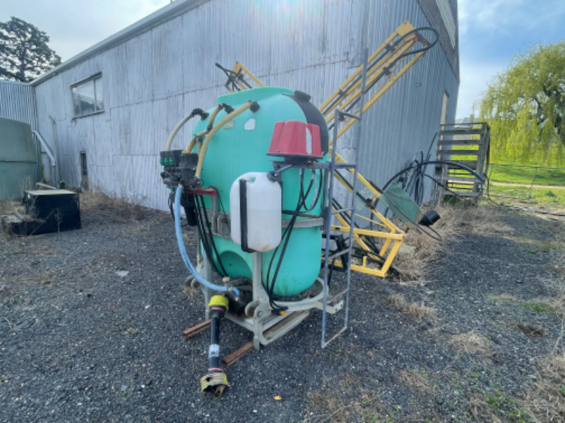 Lot 104 - Pasture 3PTL boom spray | AuctionsPlus