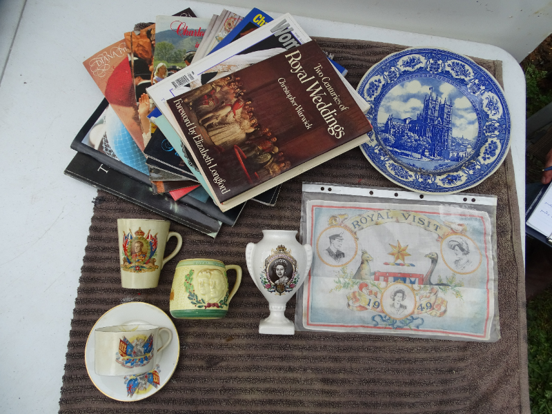 Lot 303 - Royal Merchandise | AuctionsPlus