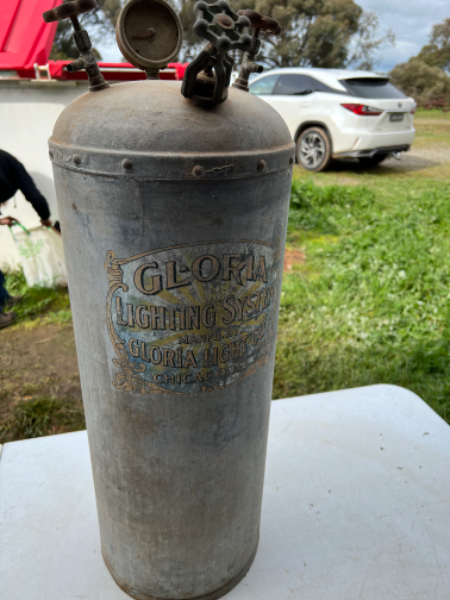 Lot 349 - Gloria Lighting System | AuctionsPlus