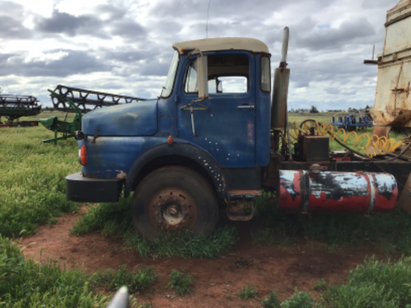 Lot 26 - 1418 Mercedes-Benz Truck & Trailer | AuctionsPlus