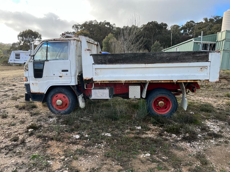 Lot 5 - Daihatsu Delta Tipper Truck | AuctionsPlus