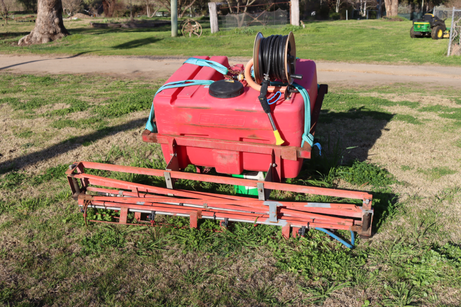 Lot 17 - 3 point linkage spray unit | AuctionsPlus