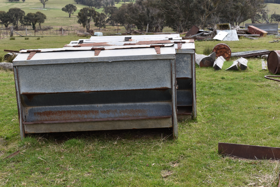 Lot 45 - Sheep Feeder | AuctionsPlus