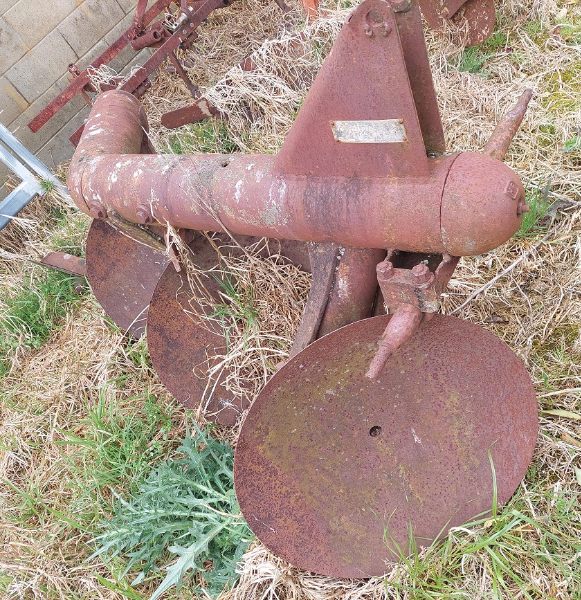 Lot 7 - Massey Ferguson Three Furrow Disc Plough | AuctionsPlus