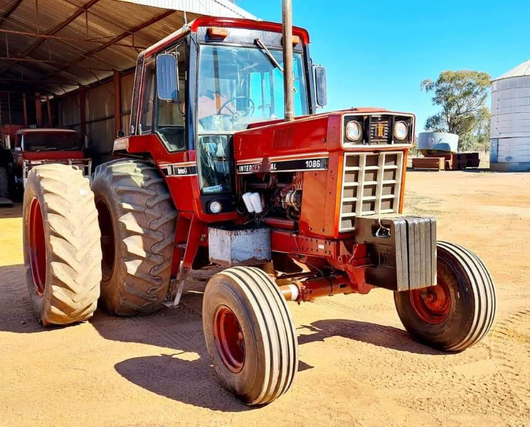 Lot 1 - International 1086B | AuctionsPlus