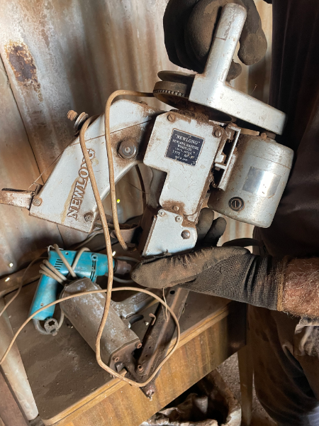 Lot 195 - Newlong Bag Sewer | AuctionsPlus