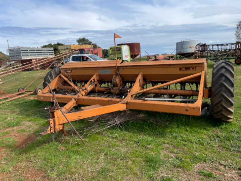 Lot 101 - Chamberlain Combine | AuctionsPlus