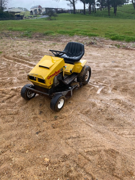 Lot 68 - Greenfield MK2 13-32 Deluxe mower | AuctionsPlus