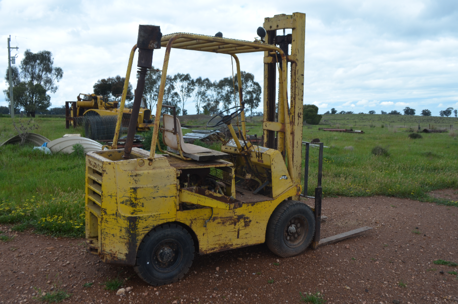 Lot 23 - Tow Motor Forklift | AuctionsPlus
