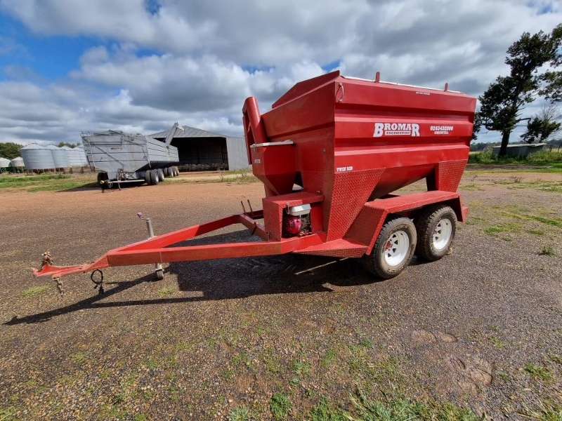 Lot 31 - 2009 Bromar Feed Cart | AuctionsPlus