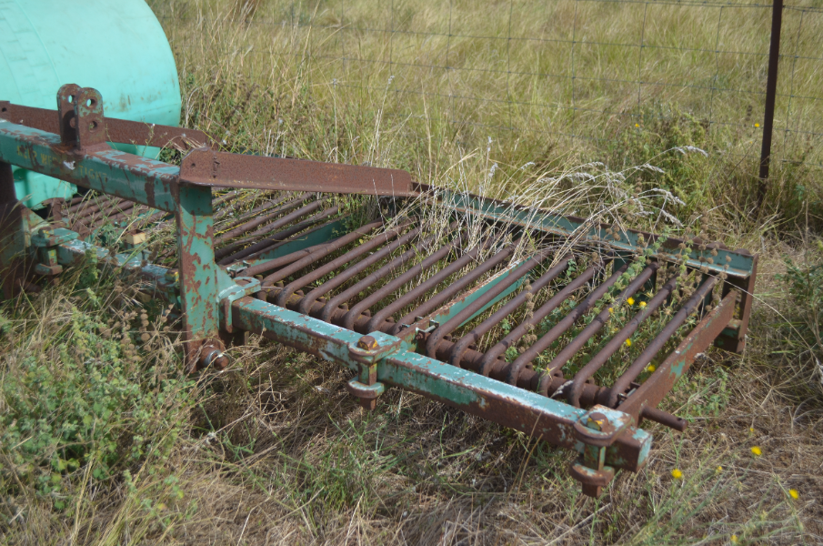 Lot 41 - Stick Rake | AuctionsPlus
