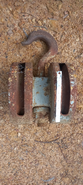 Lot 95 - 4 Fall Hook Block | AuctionsPlus