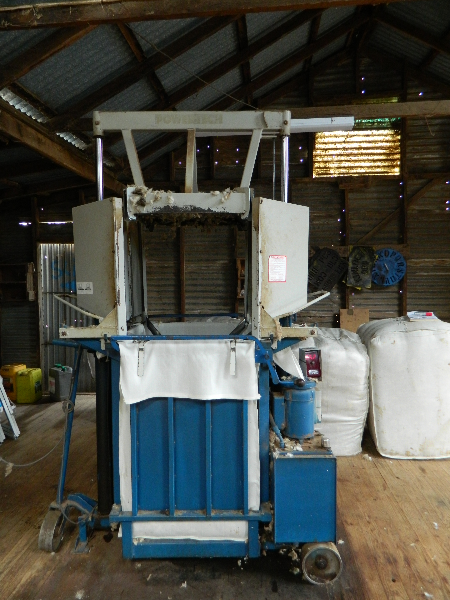 Lot 47 - LYCO POWER-TECH Wool press | AuctionsPlus