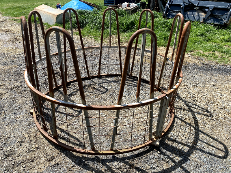 Lot 122 - Hay Rings | AuctionsPlus