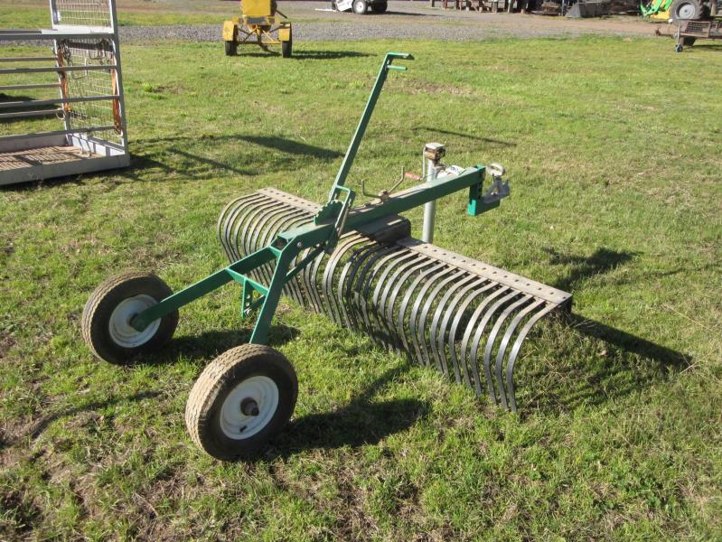 Lot 35 - Stick Rake | AuctionsPlus