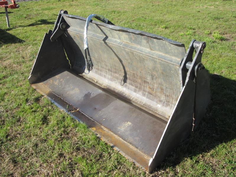 Lot 33 - 4 in 1 bucket | AuctionsPlus