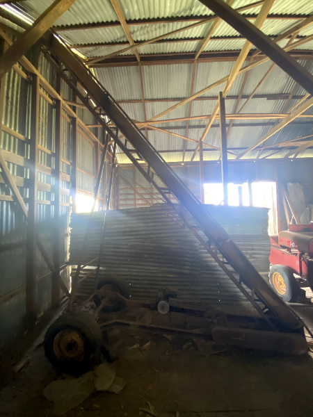 Lot 32 - Bale Elevator | AuctionsPlus