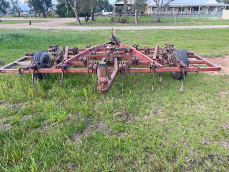Lot 31 - International Scarifier | AuctionsPlus