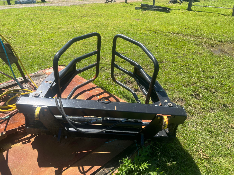 Lot 29 - HAY GRAB | AuctionsPlus