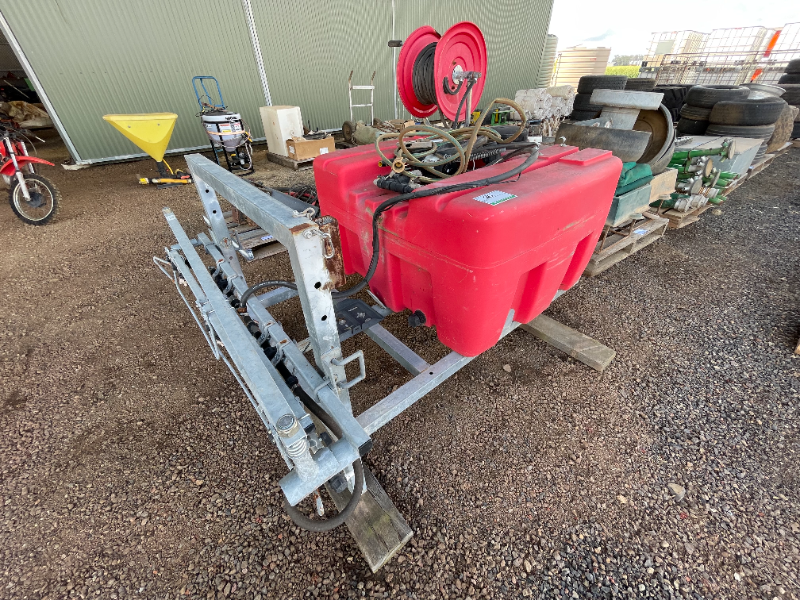 Lot 20 - 400L Ute mounted Silvan sprayer 4m galvanised folding boom 12V ...