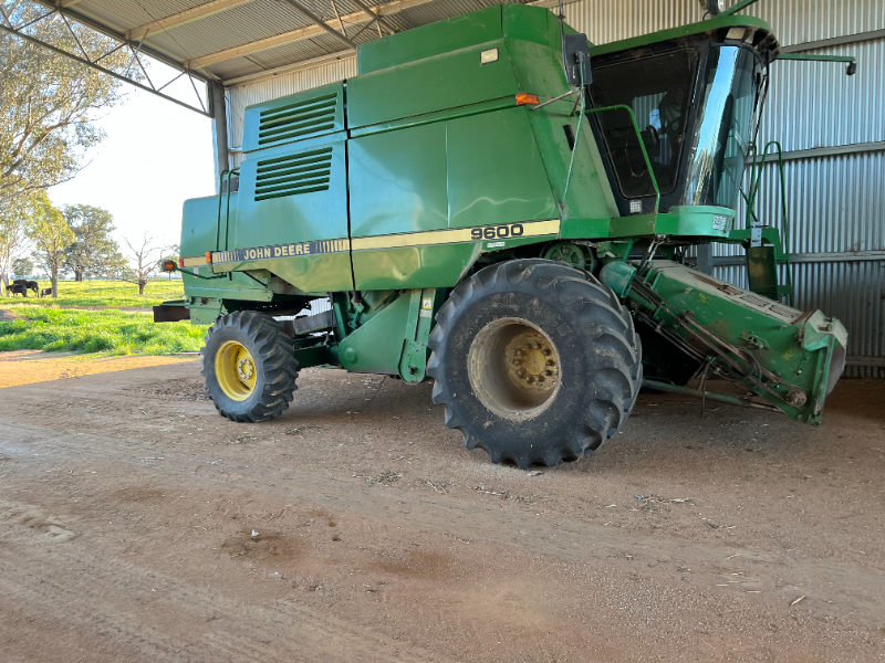 Lot 22 - John Deere 9600 Header & 30ft Comb & Trailer | AuctionsPlus