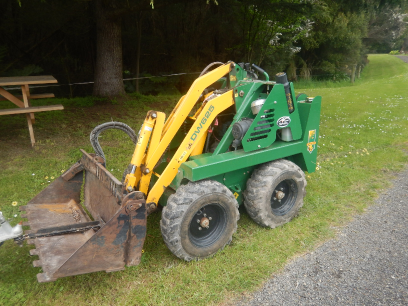 Lot 214 - Kanga Loader with Custom Built Trailer | AuctionsPlus