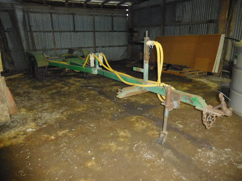 Lot 224 - Bongeen trailing boom tandem axle chassis with wheels ...