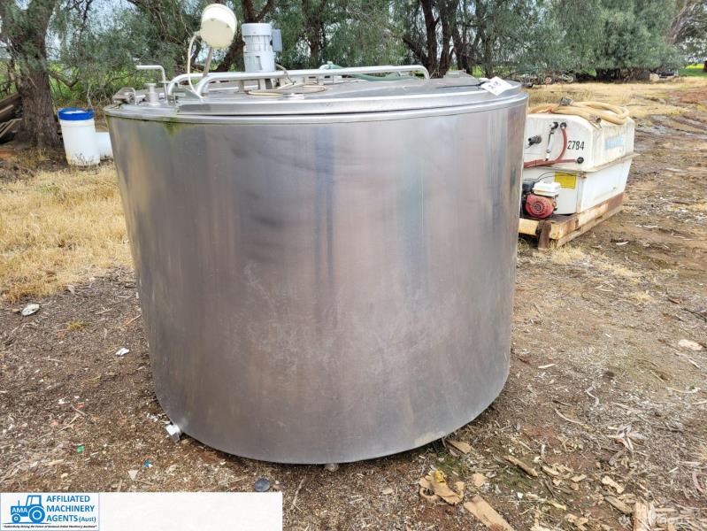 Lot 218 - MYTTON 2,800Ltr Milk Vat | AuctionsPlus