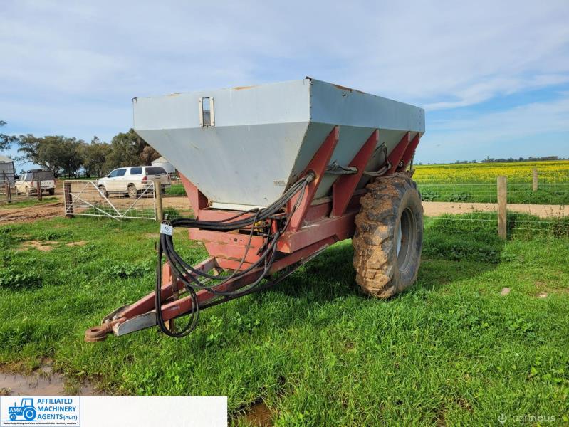Lot 10 - Lely 6 Ton Gypsum Spreader | AuctionsPlus