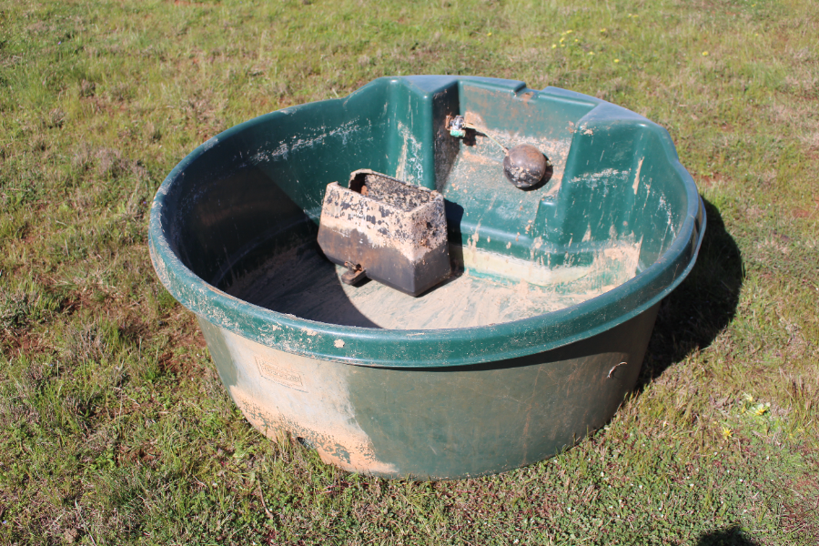 Lot 210 - Rapid Plas Poly Trough | AuctionsPlus