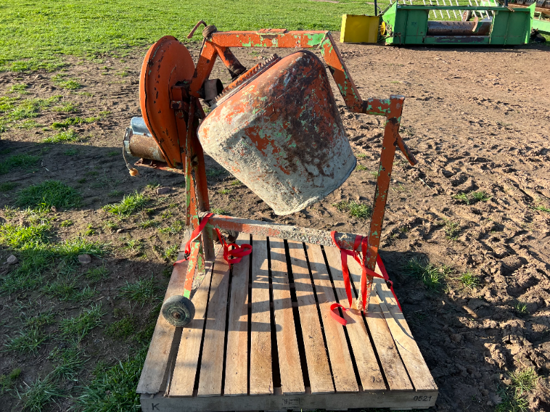 Lot 338 - Cement Mixer | AuctionsPlus