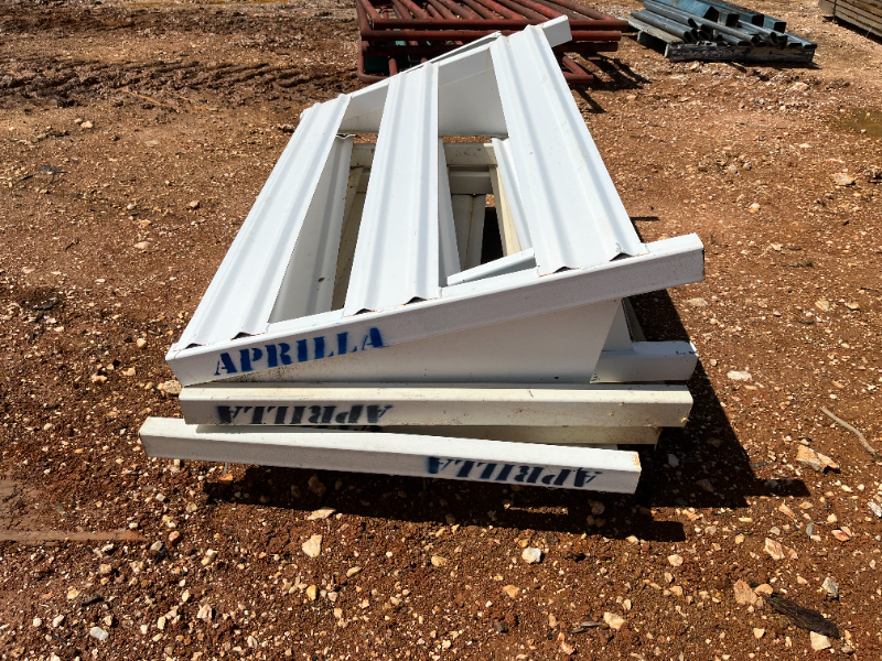 Lot 350 - 3x Pairs of Apprilla Cattle Grid Wings | AuctionsPlus