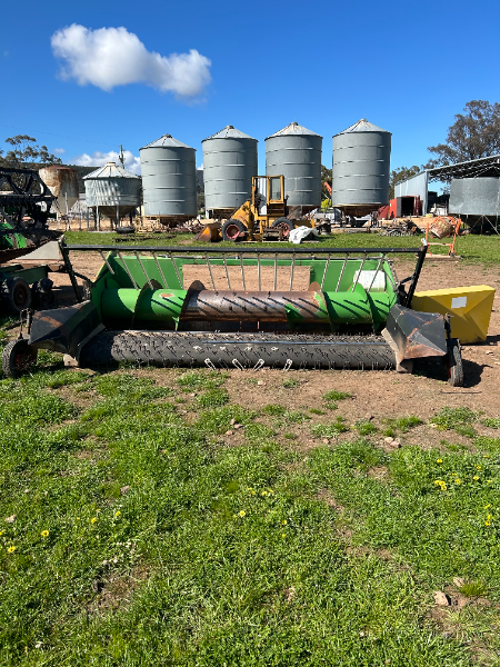 Lot 35 - 1998 KD 12ft Canola Pick Up Front | AuctionsPlus