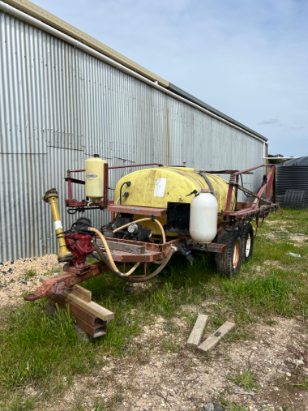 Lot 34 - Hardi sprayer 2000ltr | AuctionsPlus