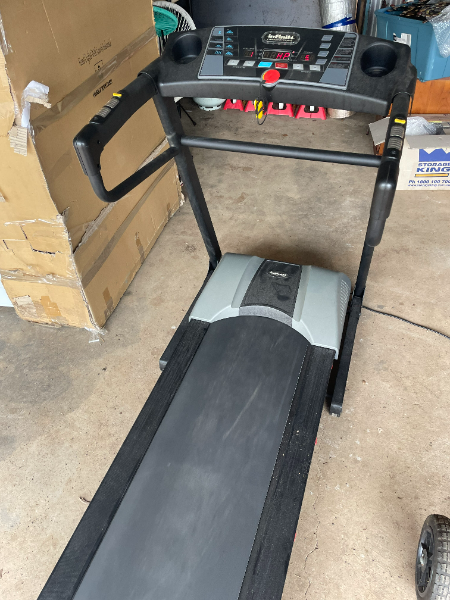 Lot 35 - Infiniti treadmill | AuctionsPlus