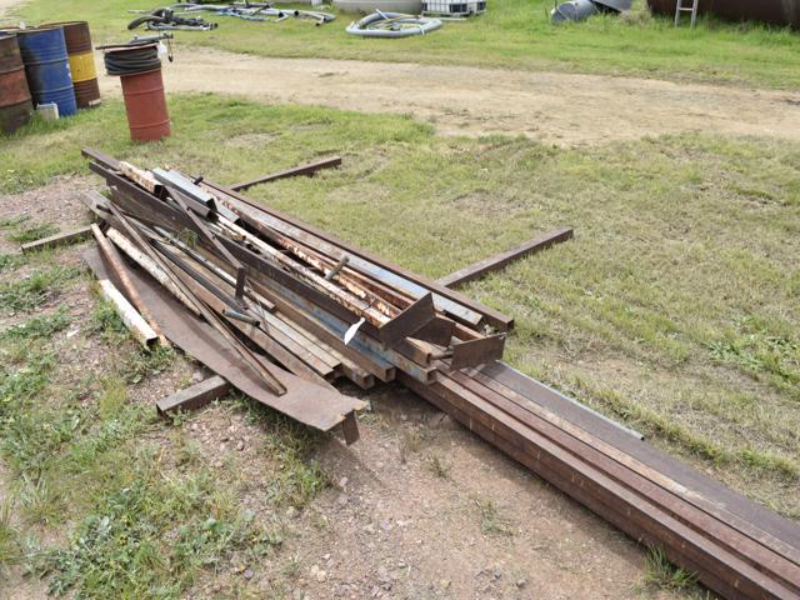 Lot 104 - Assorted steel 50mm RHS and Steel ladder | AuctionsPlus