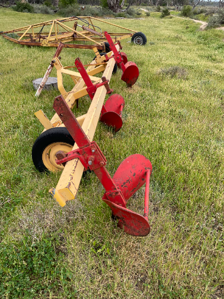 Lot 22 - 4 Row Bed Shaper | AuctionsPlus