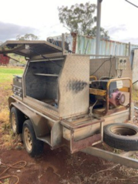 Lot 55 - Contractors Trailer - 2006 Sydney box trailer bogie axle ...