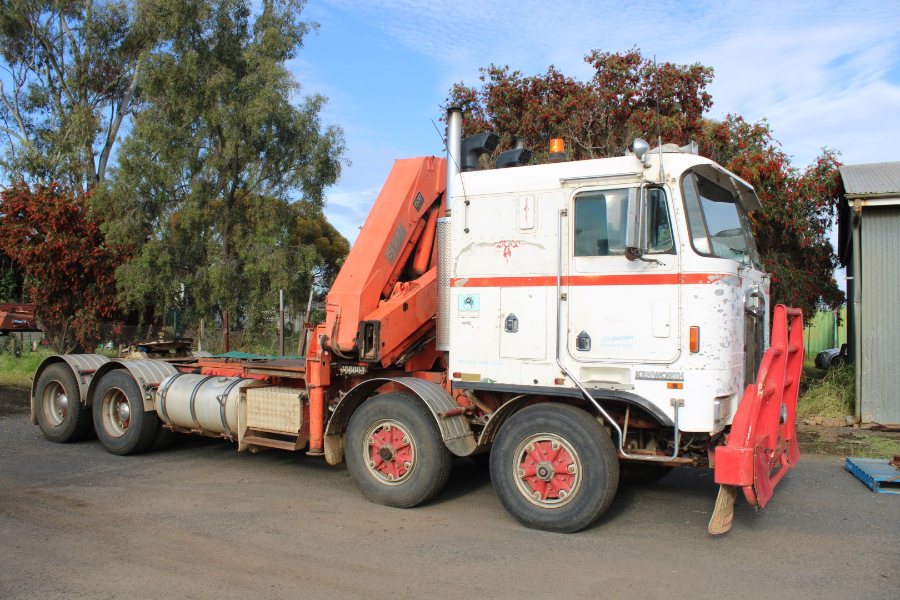 Lot 3 - 1988 Kenworth 8 Wheeler, Hiab | AuctionsPlus