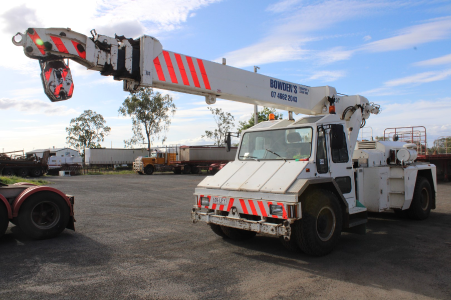 Lot 9 - 2008 20T Zoomlion crane | AuctionsPlus