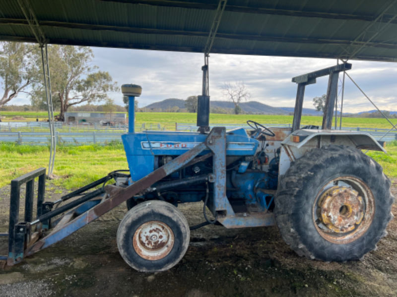 Lot 4 - Ford Loader Tractor | AuctionsPlus
