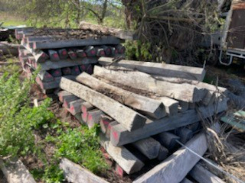 Lot 62 - Ironbark split posts - 6 foot - approx. 120 in stacks ...