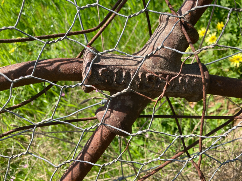 Lot 29 - Set of 2 Sunshine Gates | AuctionsPlus