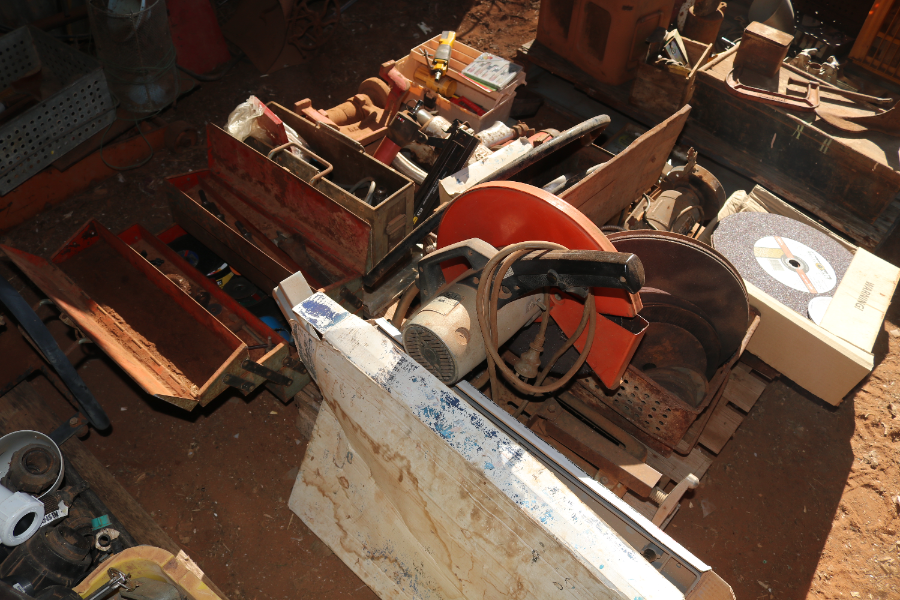 Lot 37 - Assorted workshop tools. | AuctionsPlus