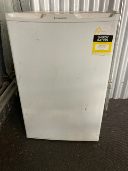 Lot 77 - Hisense bar fridge | AuctionsPlus