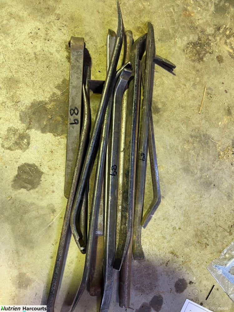 Lot 89 - Pinch Bars & Tyre Irons | AuctionsPlus