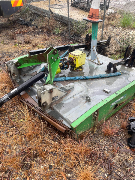 Lot 64 - Field Quip Slasher | AuctionsPlus